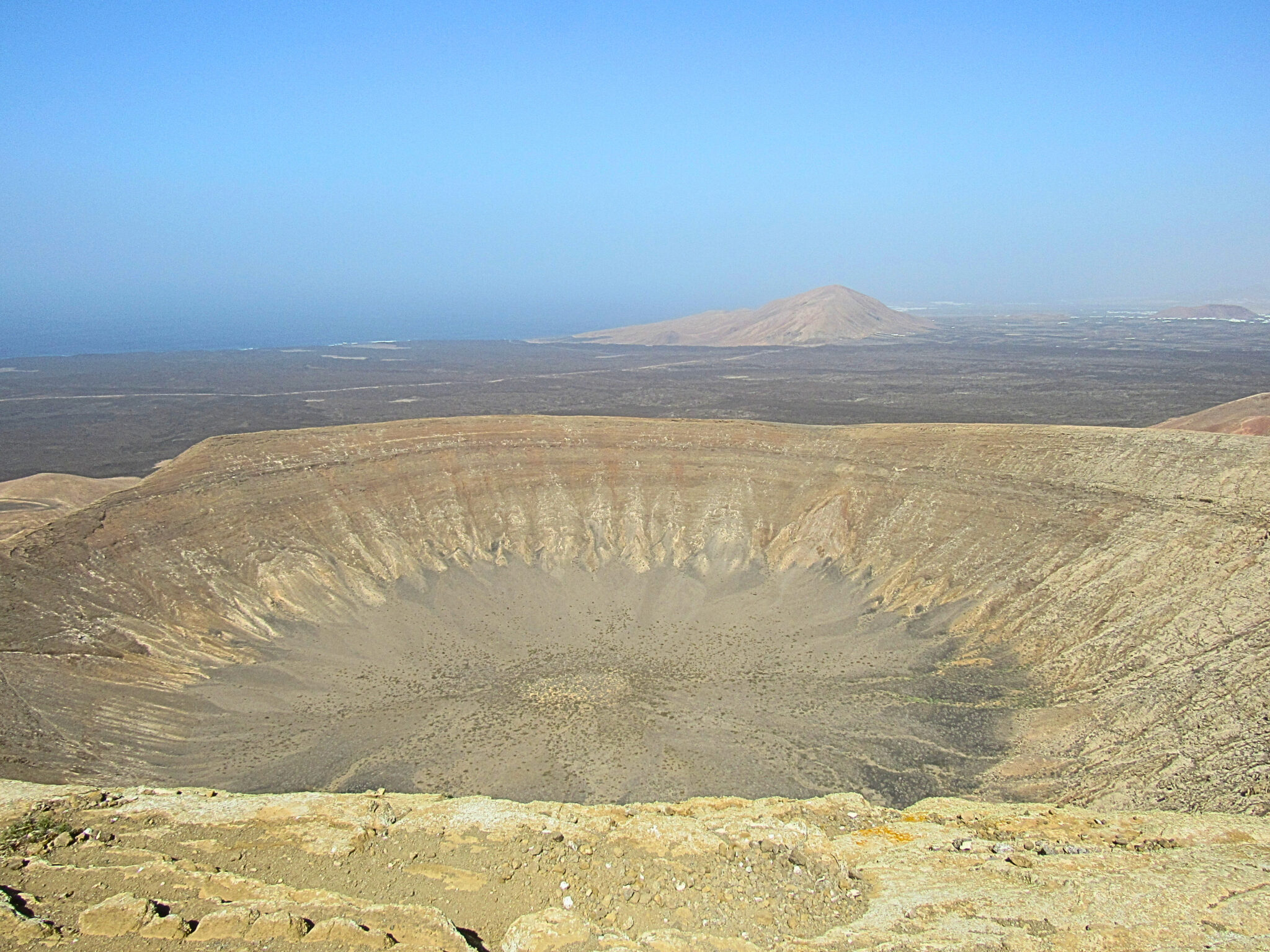 Caldera Blanca Hike - Lanzarote MUST DO ⋆ EverlastingWandering